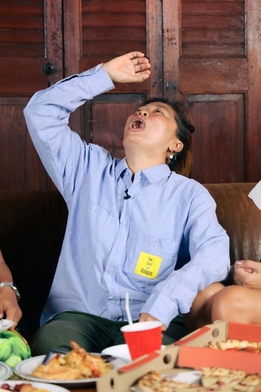 ครั้งแรก "โย แห่งร้านดัง Studiyo Bar" มานั่งเม้าท์สุดสรวนไม่ตายไมค์ ในรายการกับข้าวขี้เม้าท์